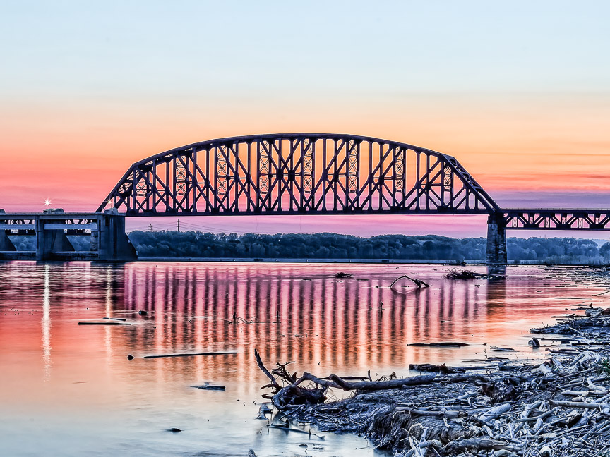railroad bridge | lumina volta