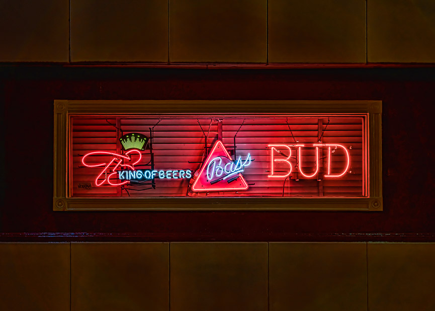 neon window display | lumina volta
