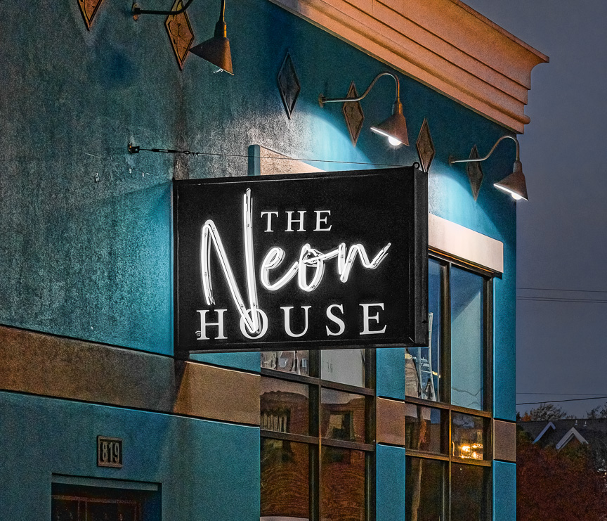 the neon house | lumina volta